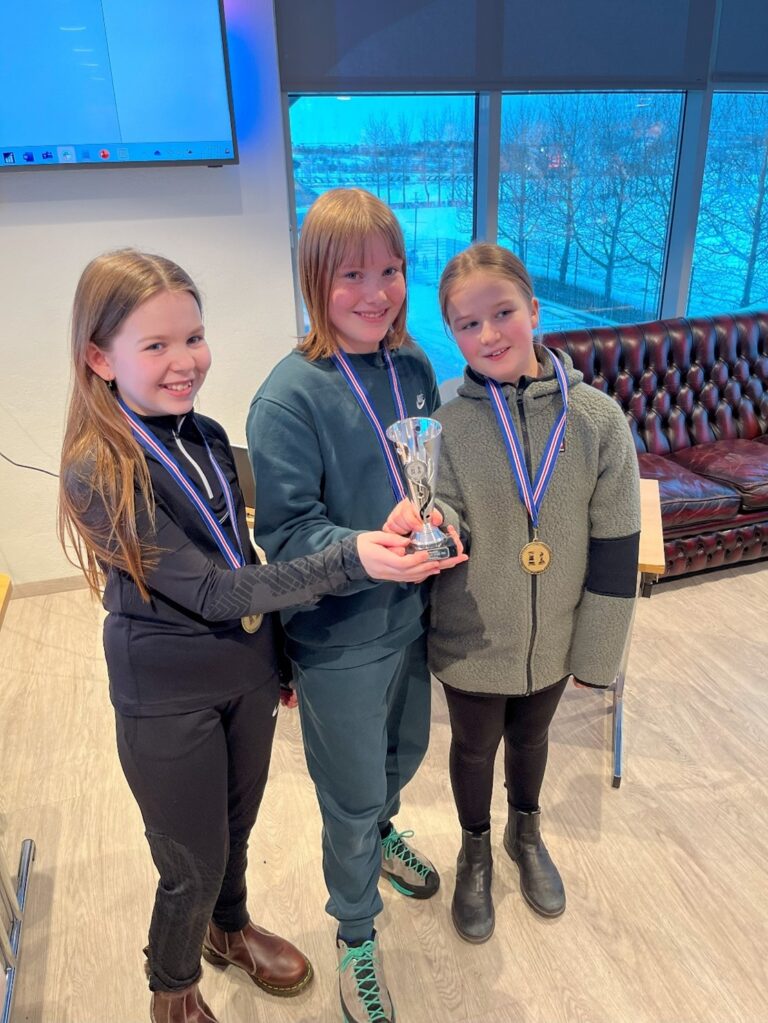 Landakotsskóli, Smáraskóli og Rimaskóli Íslandsmeistarar stúlknasveita 2024 | Skak.is